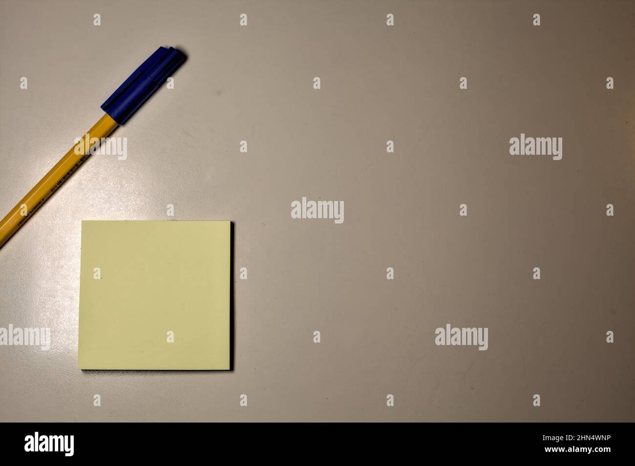 Pen and notepaper block on a desk Stock Photo - Alamy