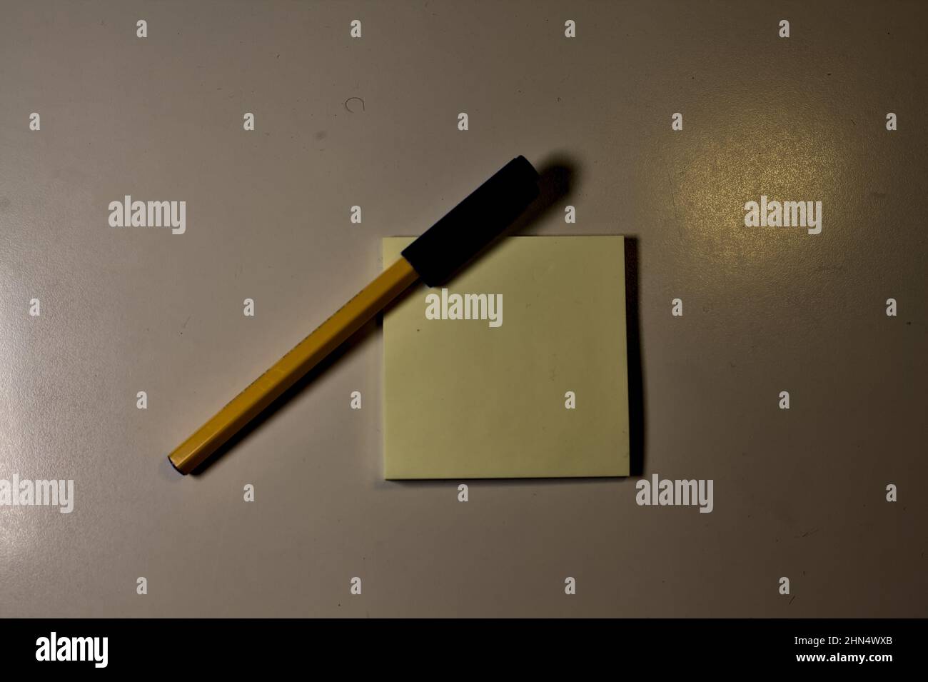 Pen and notepaper block on a desk Stock Photo - Alamy