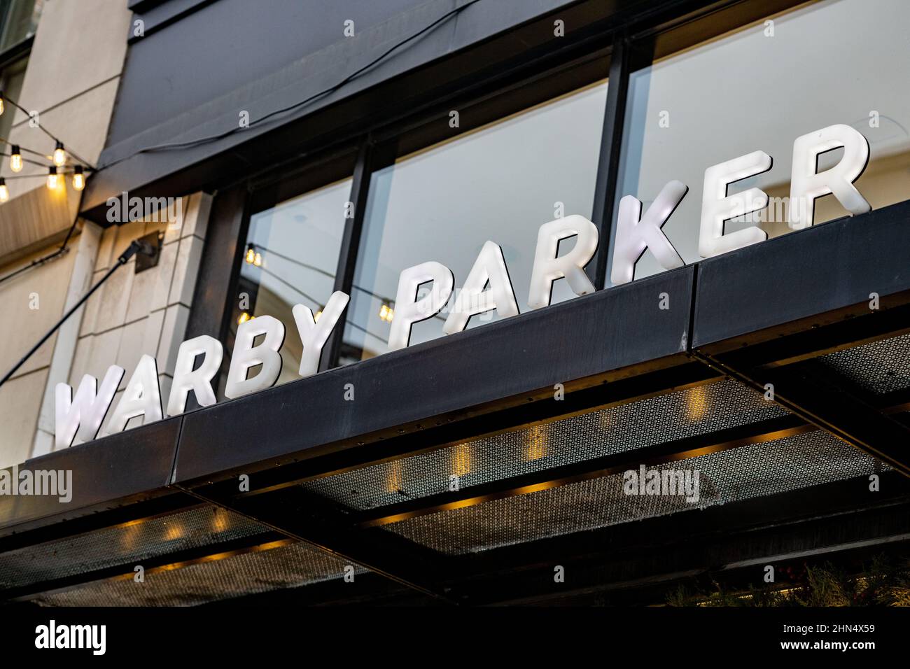 Warby parker logo hi-res stock photography and images - Alamy