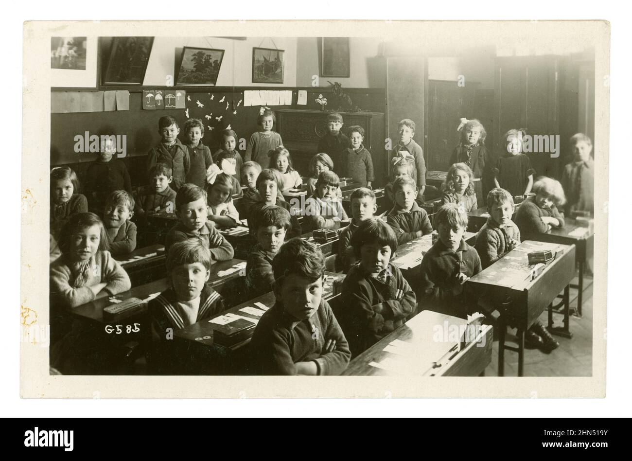 1920s classroom hi-res stock photography and images - Alamy