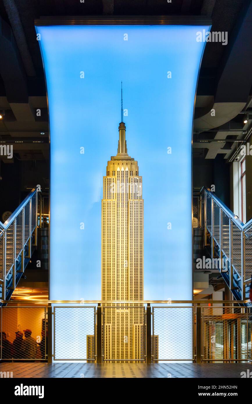 Empire state building interior hi-res stock photography and images - Alamy