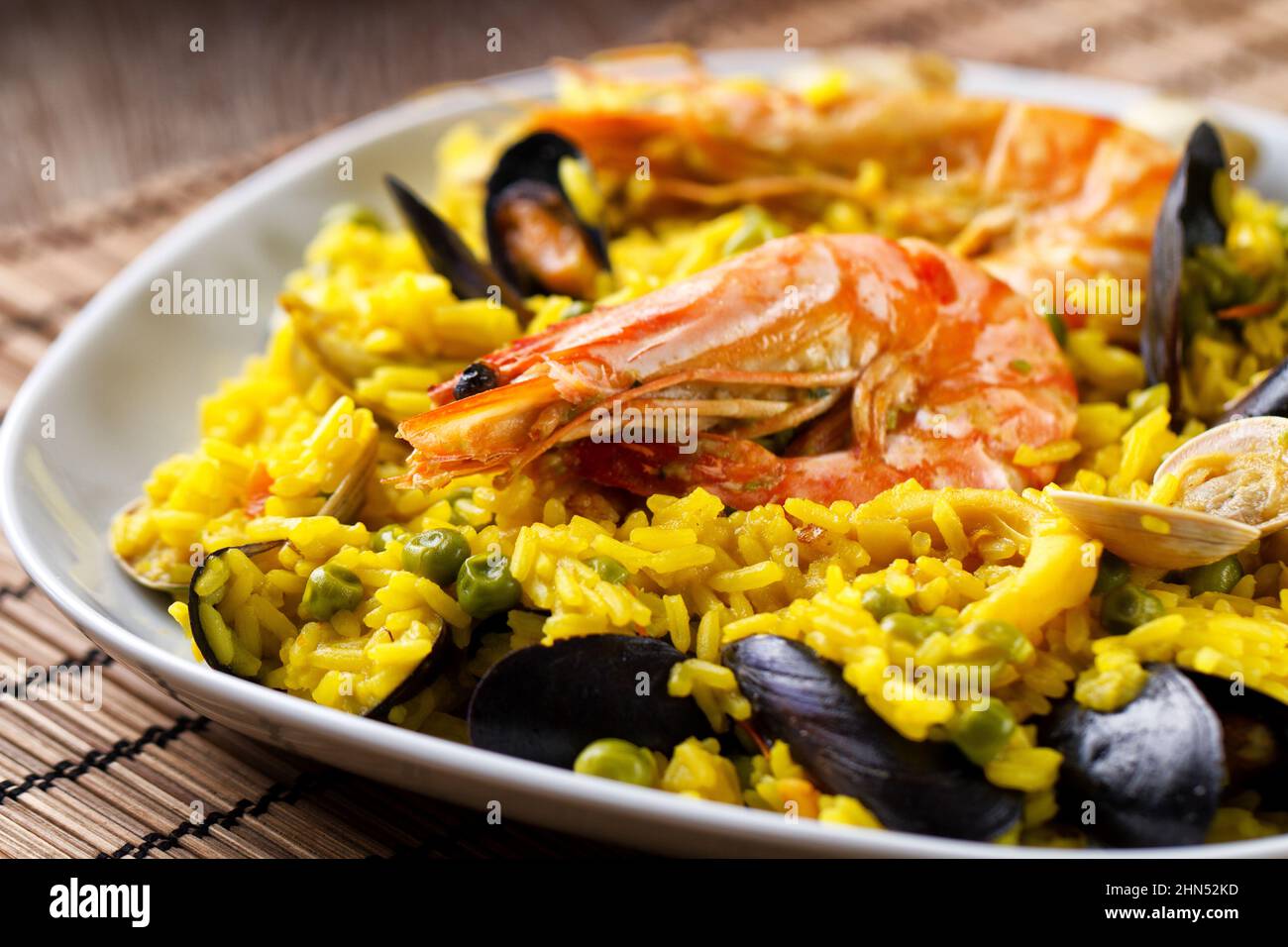 Seafood and Chicken Spanish Paella on a Plate Stock Photo - Alamy