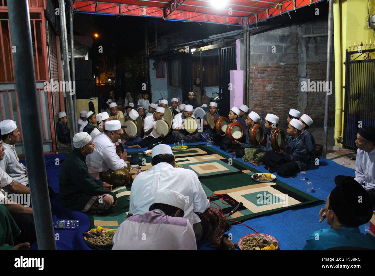 Indonesia muslim people hi-res stock photography and images - Alamy