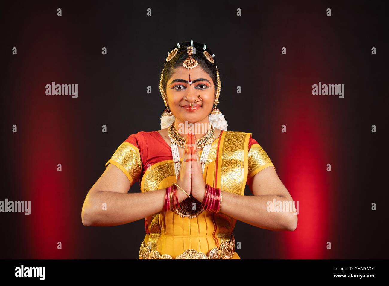 Indian namaskar hi-res stock photography and images - Alamy
