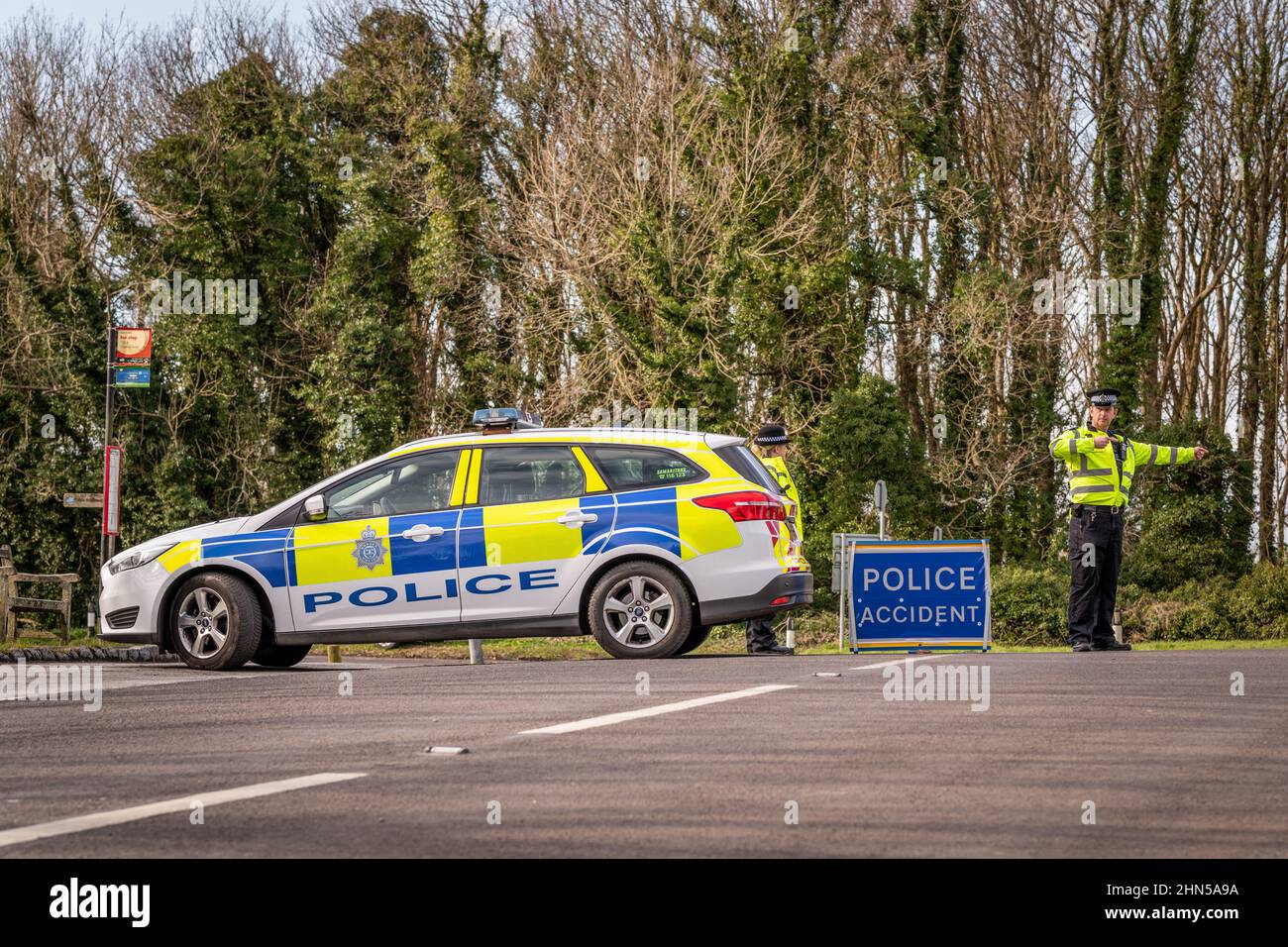 Police diverting road traffic uk hi-res stock photography and images ...