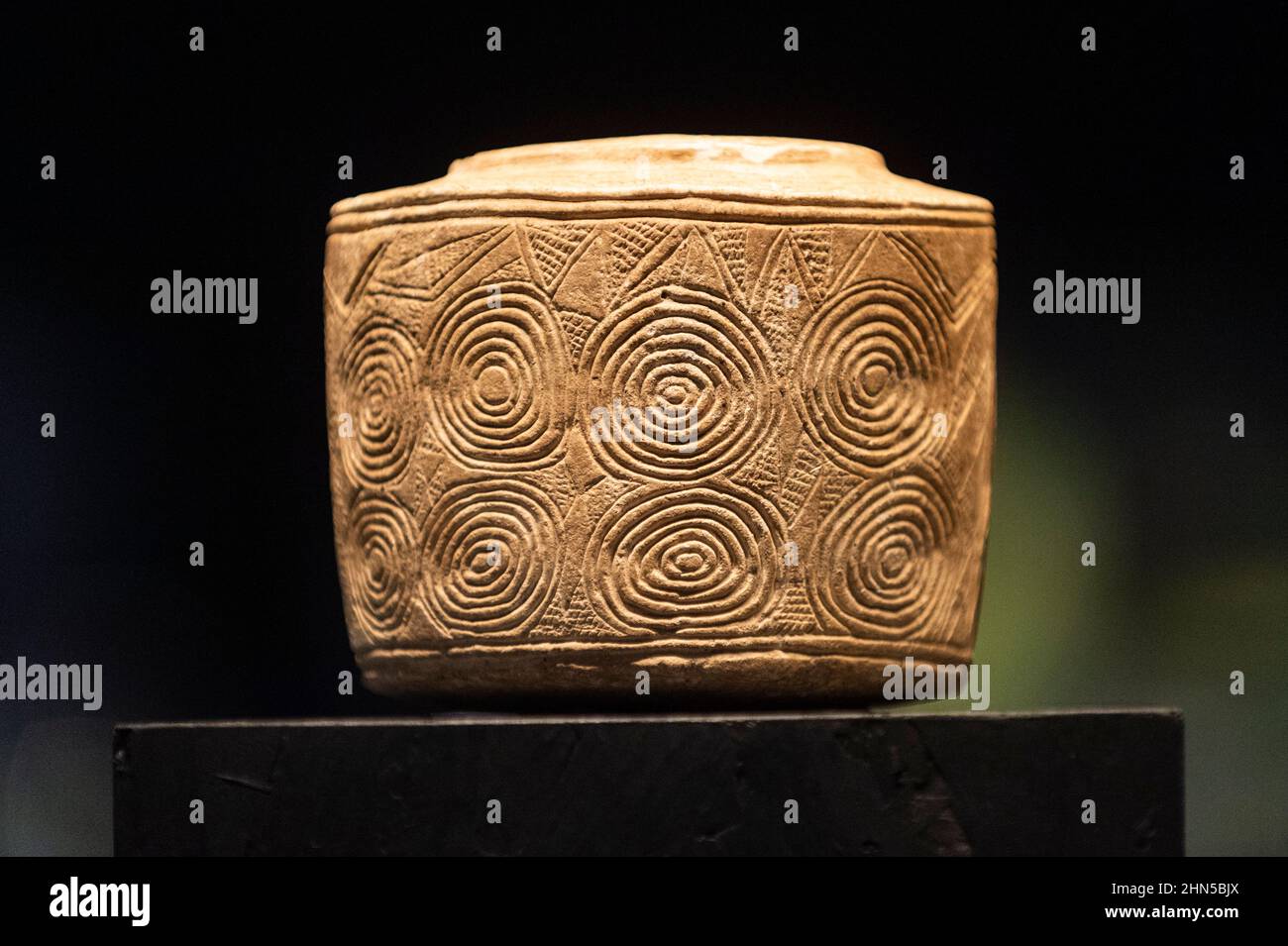 Chalk drum prehistoric hi-res stock photography and images - Alamy