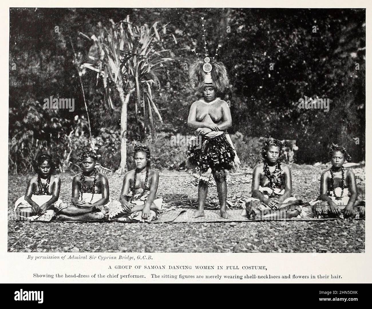Samoan women dancing hi-res stock photography and images - Alamy