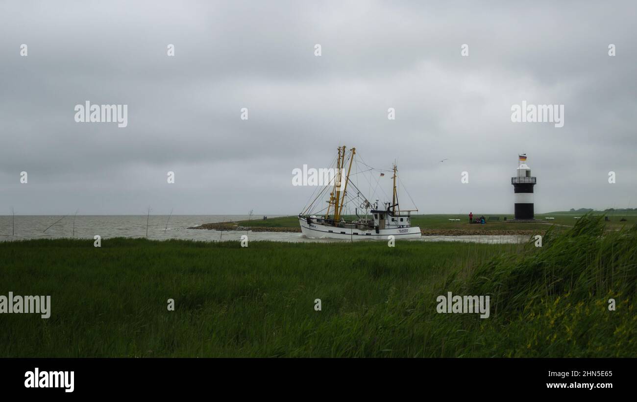 Leaving habour hi-res stock photography and images - Alamy