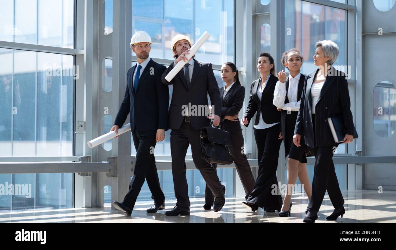 Team of construction industry workers engineer architect business ...