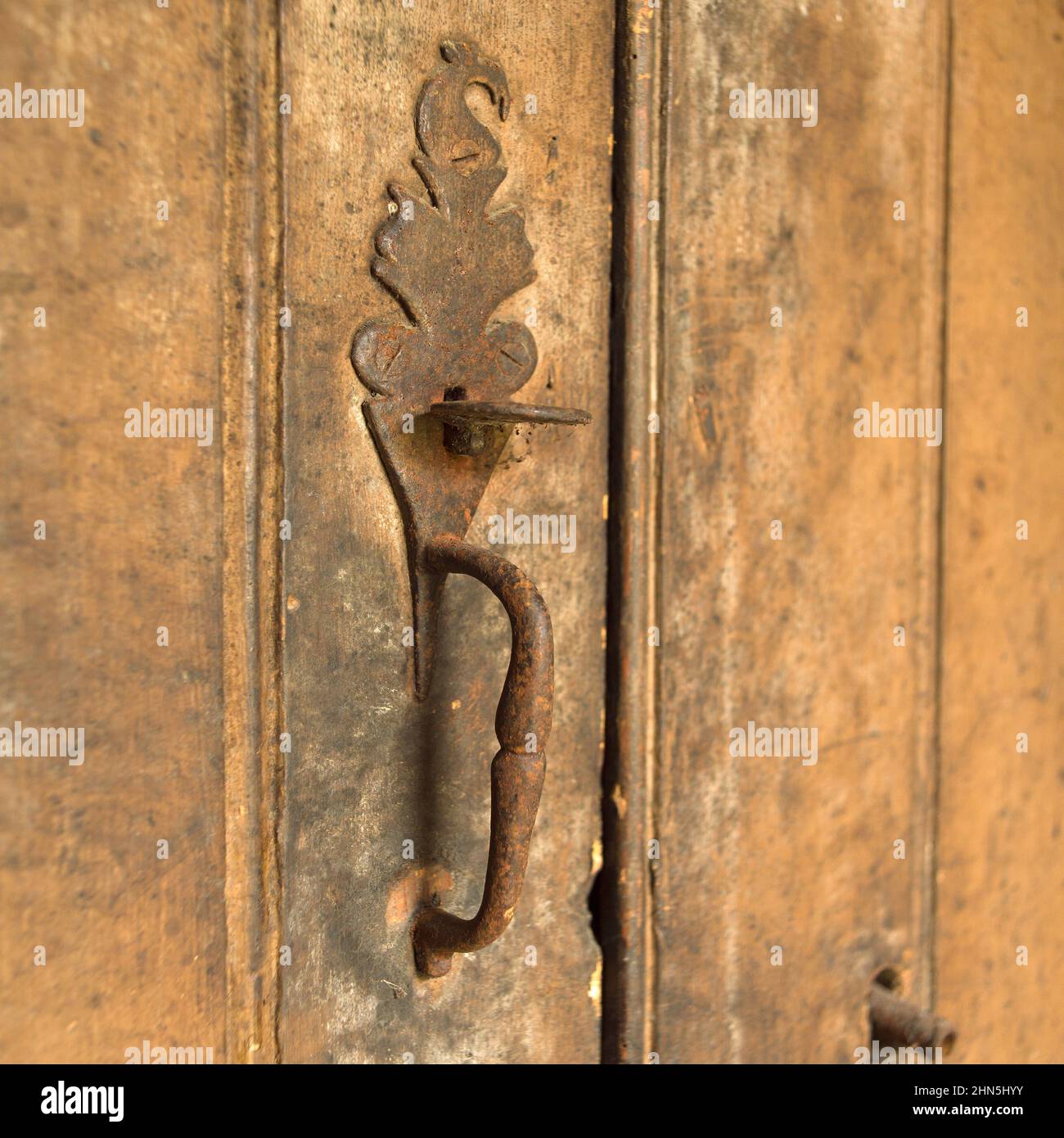Old door handle hi-res stock photography and images - Alamy