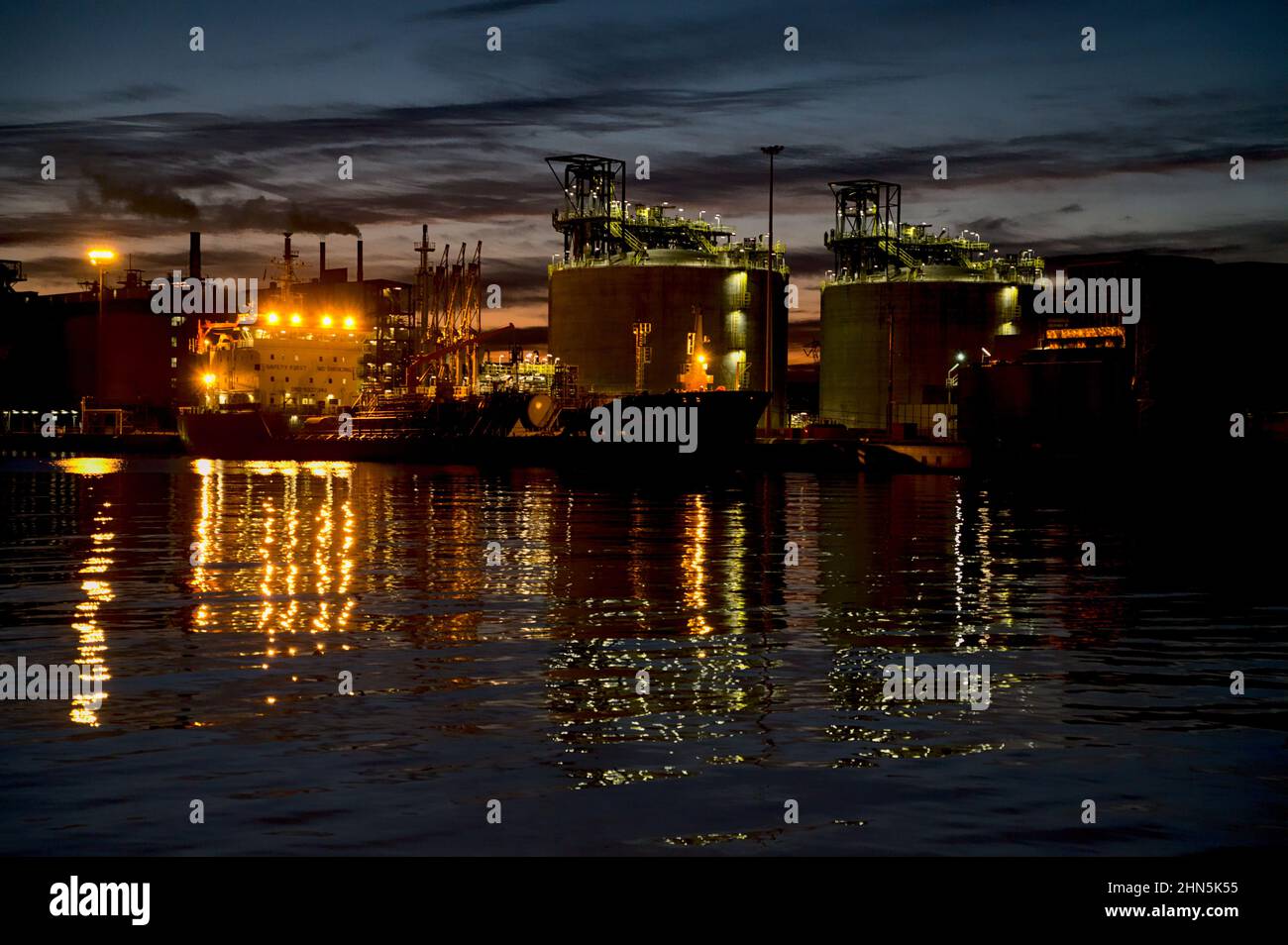 Ship and oil Stock Photo - Alamy