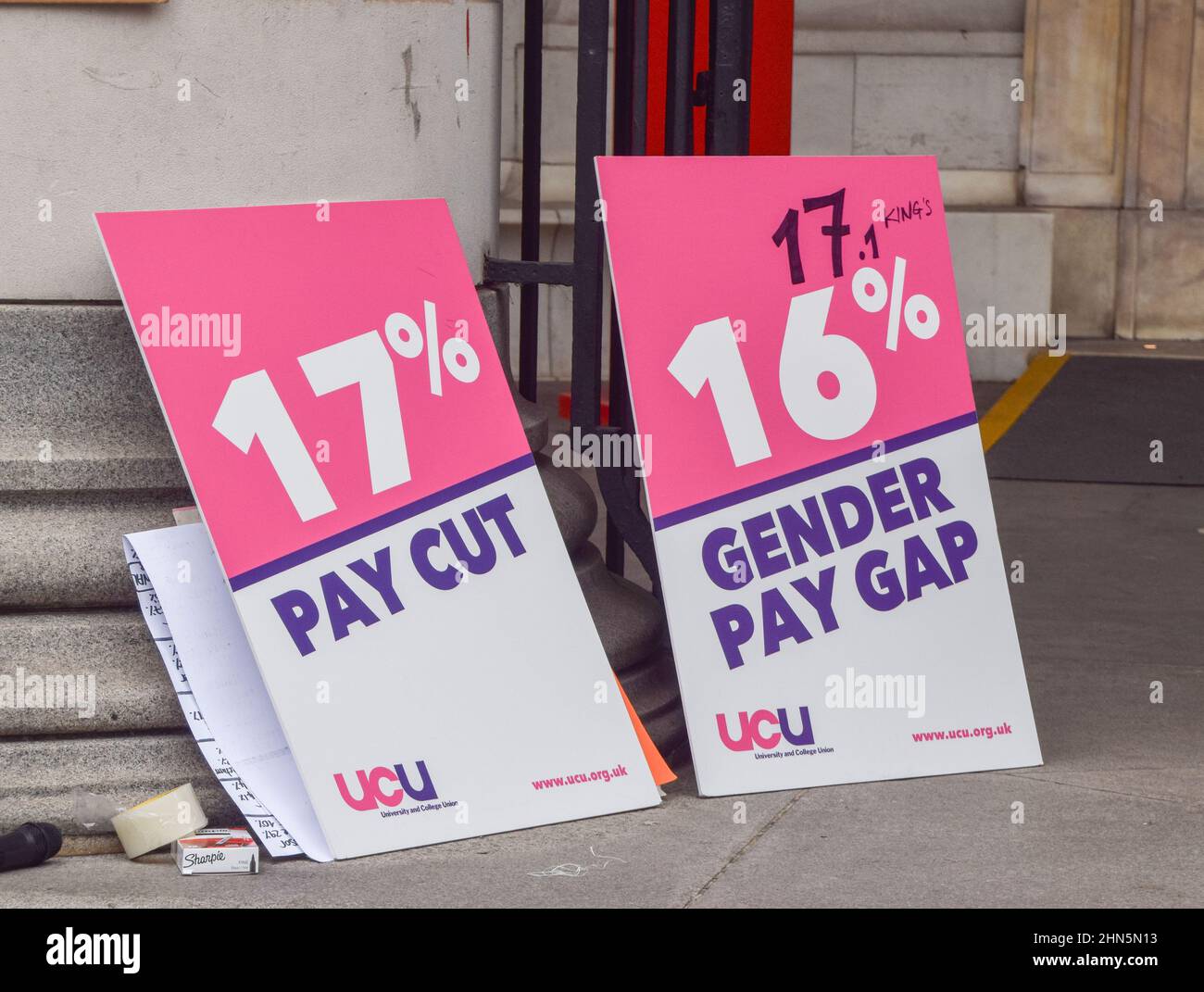 College students demonstration picket signs hi-res stock photography ...