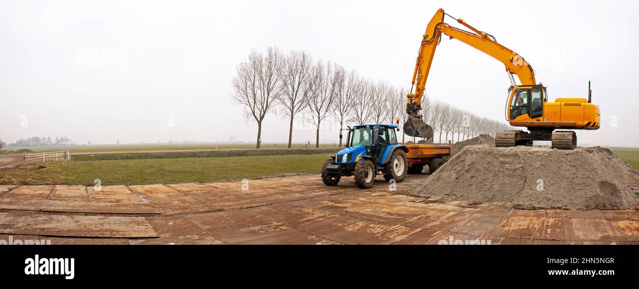 Tipper trailer hi-res stock photography and images - Alamy