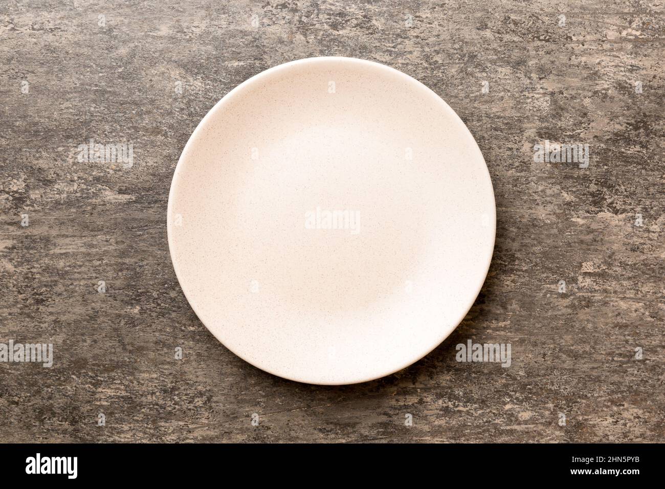 Top view of empty colorful plate on wooden background. Empty space for ...