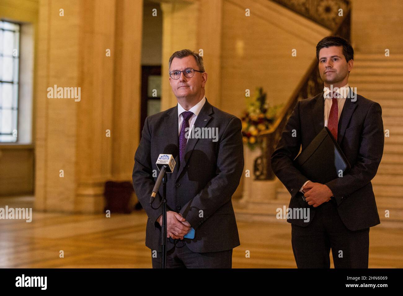 Sir jeffrey donaldson mla hi-res stock photography and images - Alamy