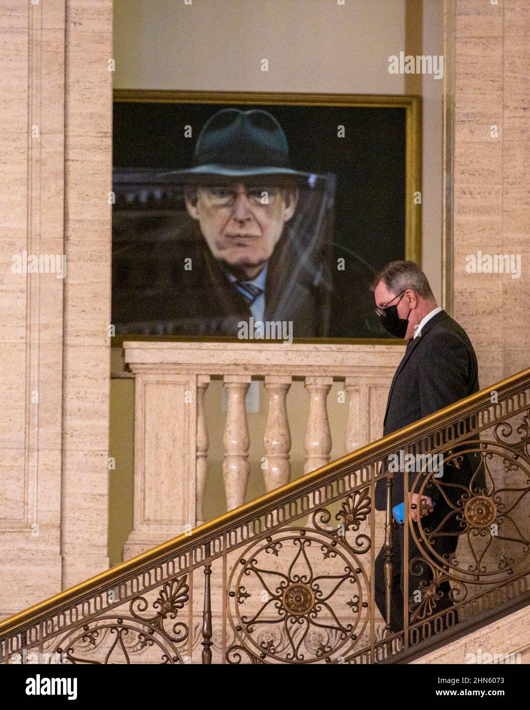 Sir jeffrey donaldson mp hi-res stock photography and images - Alamy