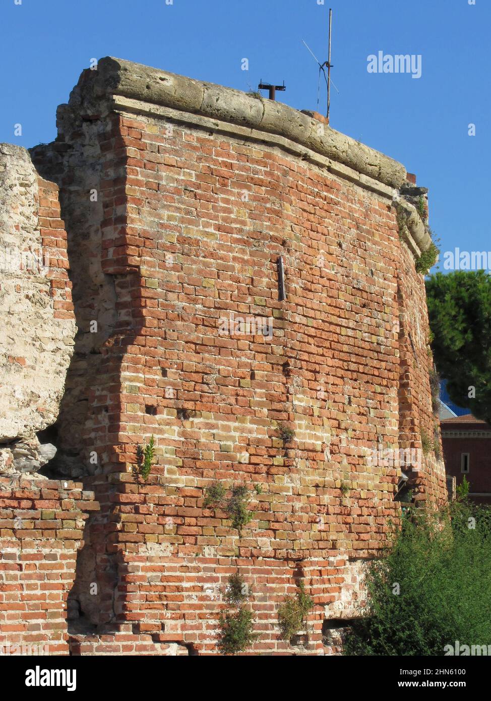 Crumbling cement wall blue hi-res stock photography and images - Alamy