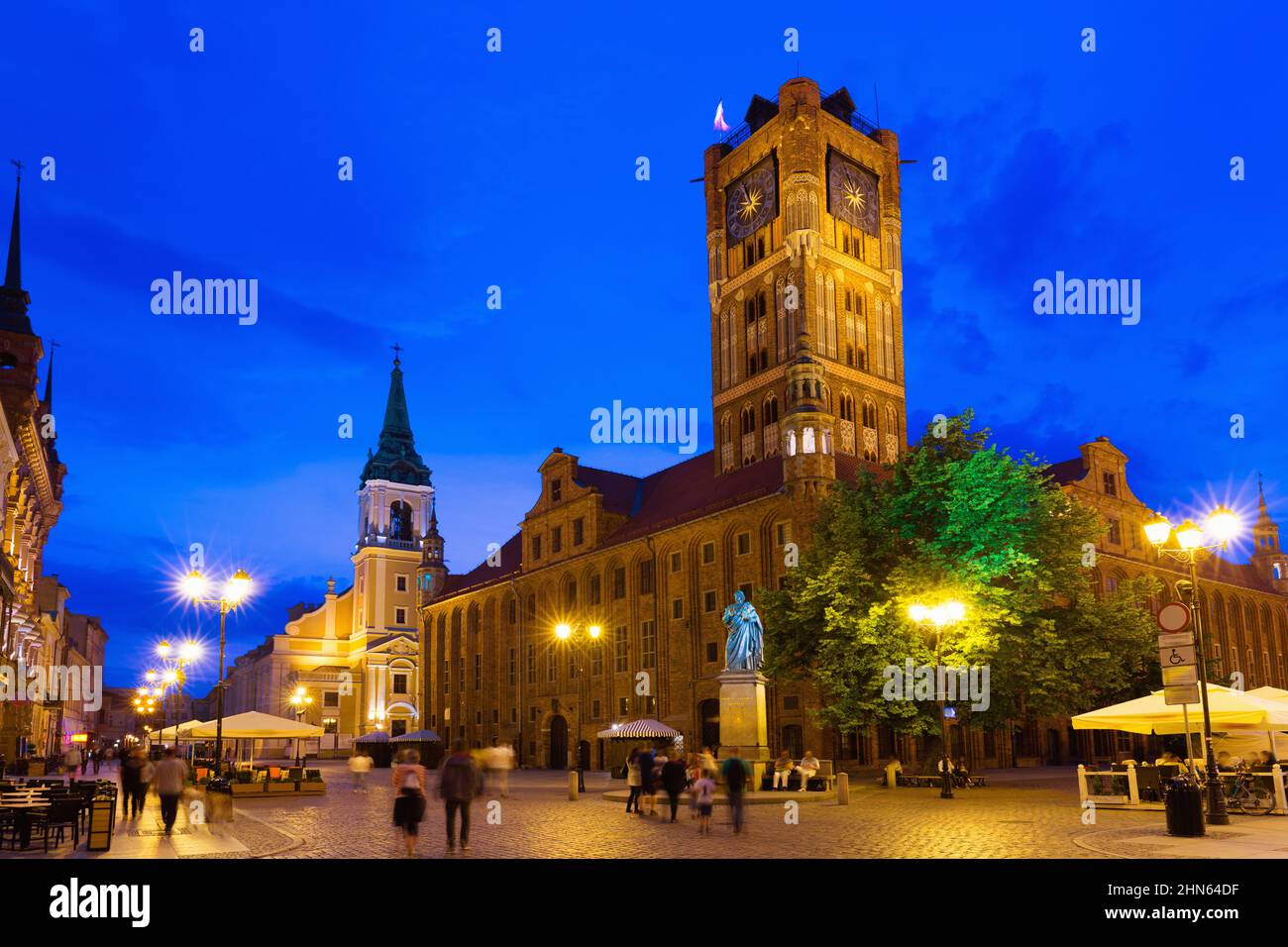 Torun Town Hall and monument of Copernicus at night Stock Photo - Alamy