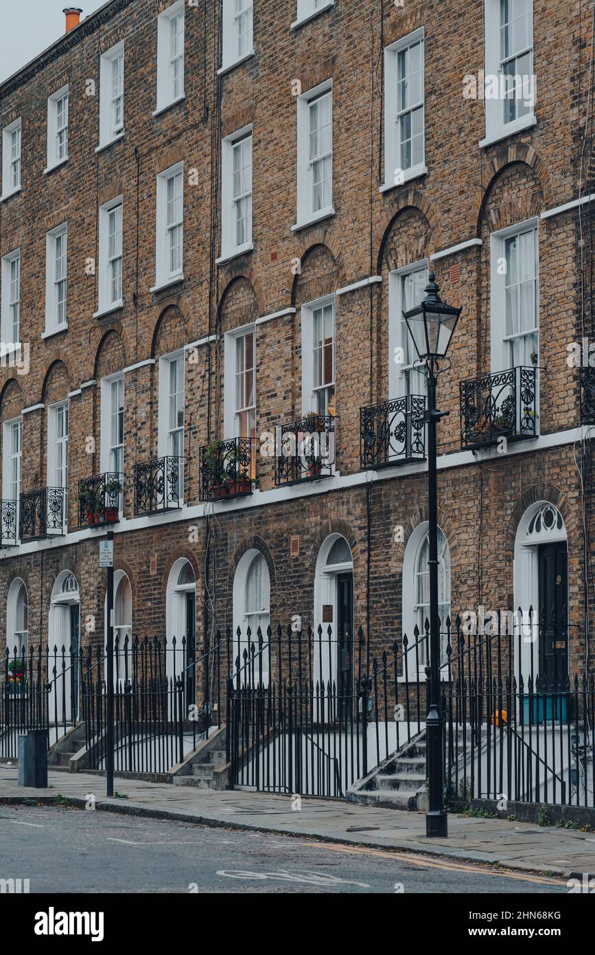 Islington row houses hi-res stock photography and images - Alamy