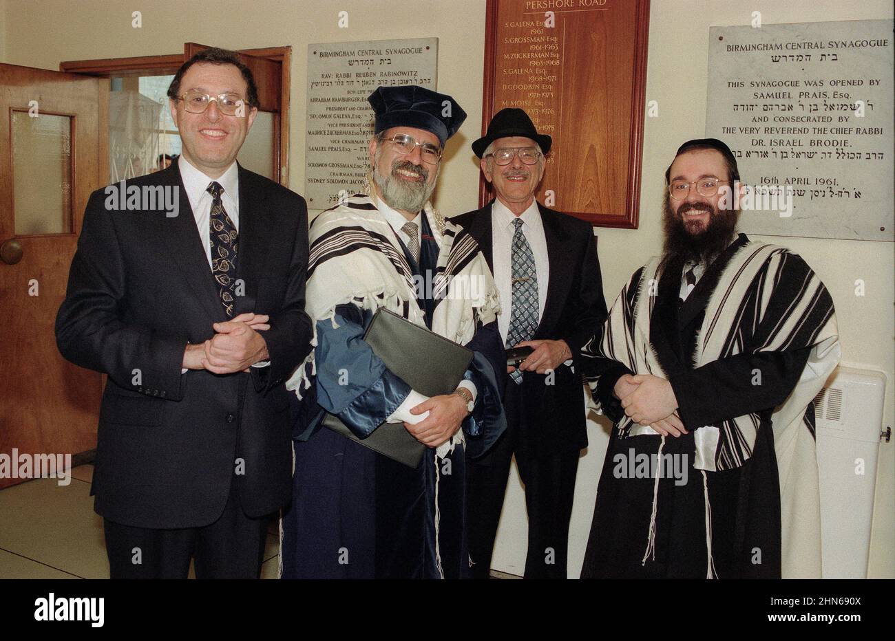 The Induction of Rabbi Chaim Rapoport by the Chief Rabbi Jonathan Sacks ...