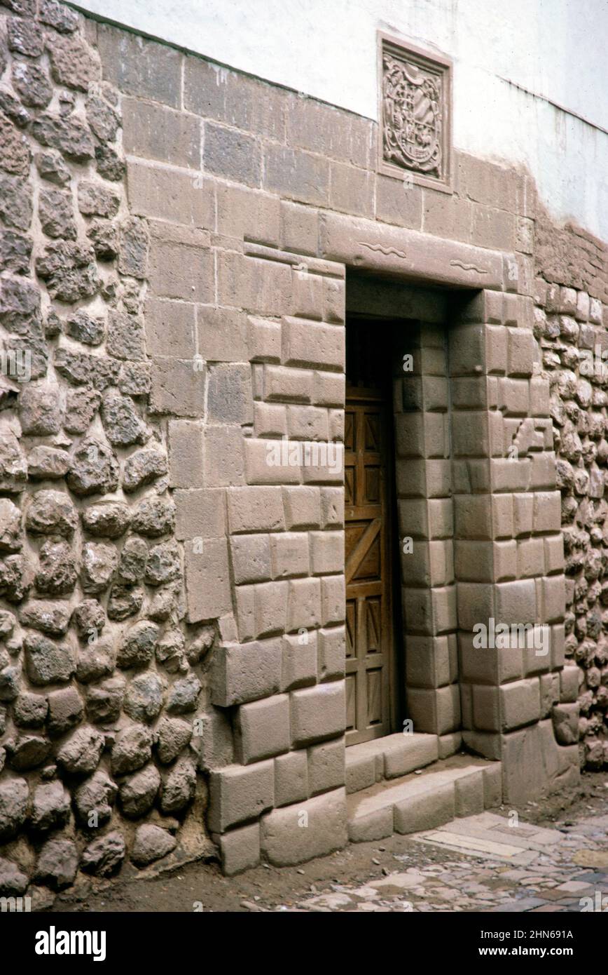 Historic architecture doorway, Spanish colonial building, Cuzco, Peru ...