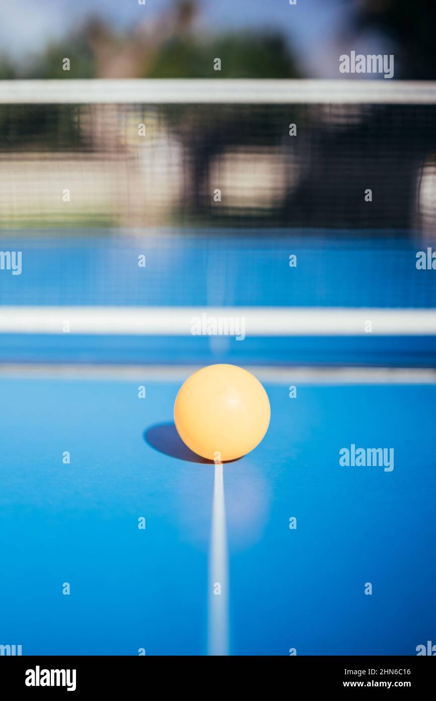 Table tennis table outside hi-res stock photography and images - Alamy