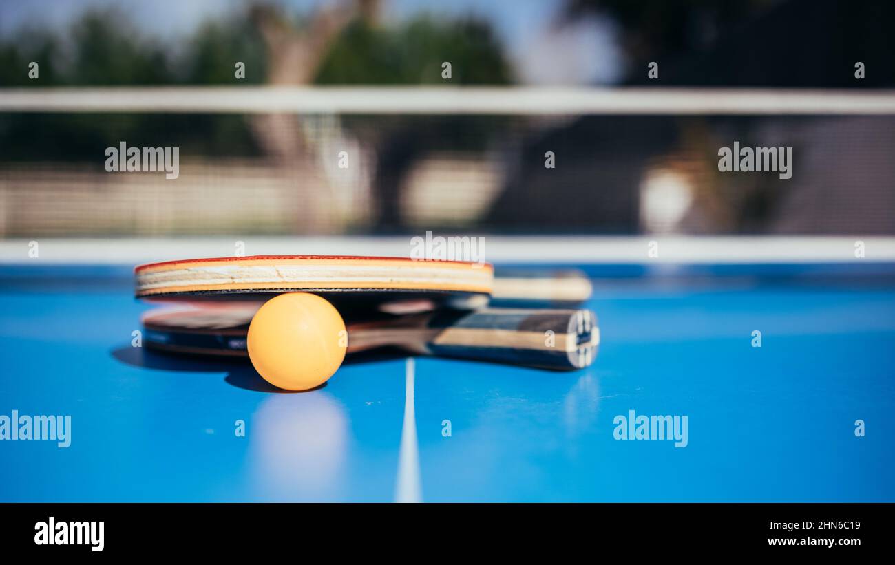 Table tennis table outside hi-res stock photography and images - Alamy