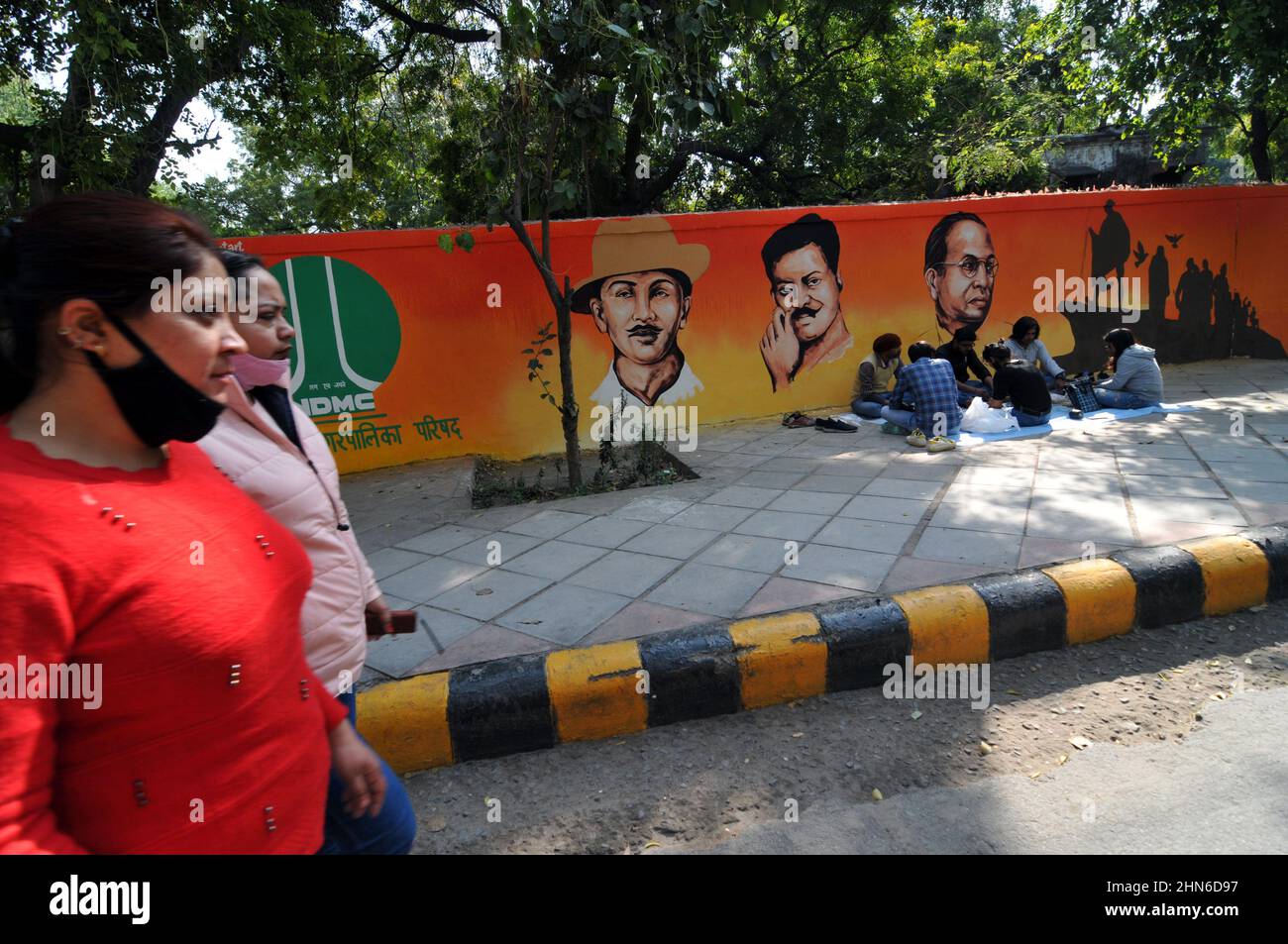 Delhi Street Art Group members makes the finishing touches on the ...