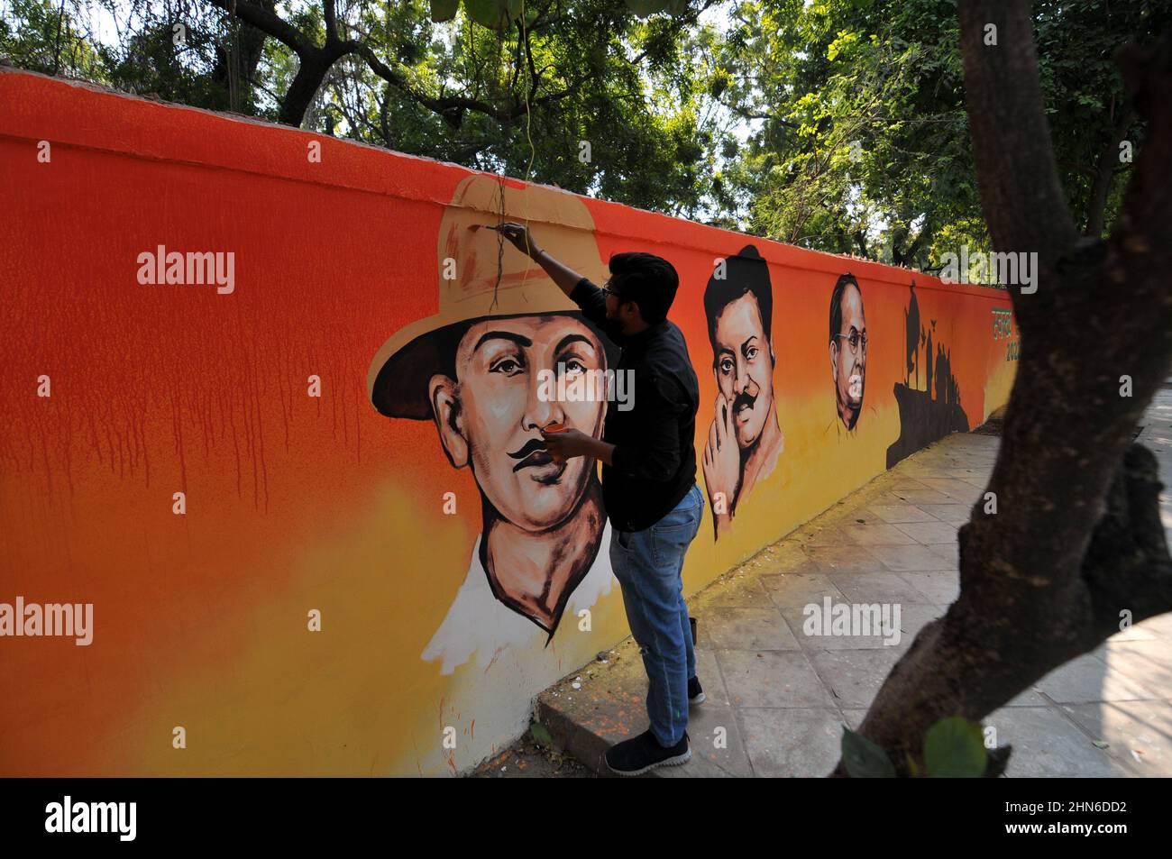 Delhi Street Art Group members makes the finishing touches on the ...