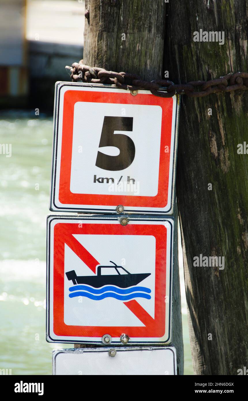 River traffic signs hi-res stock photography and images - Alamy