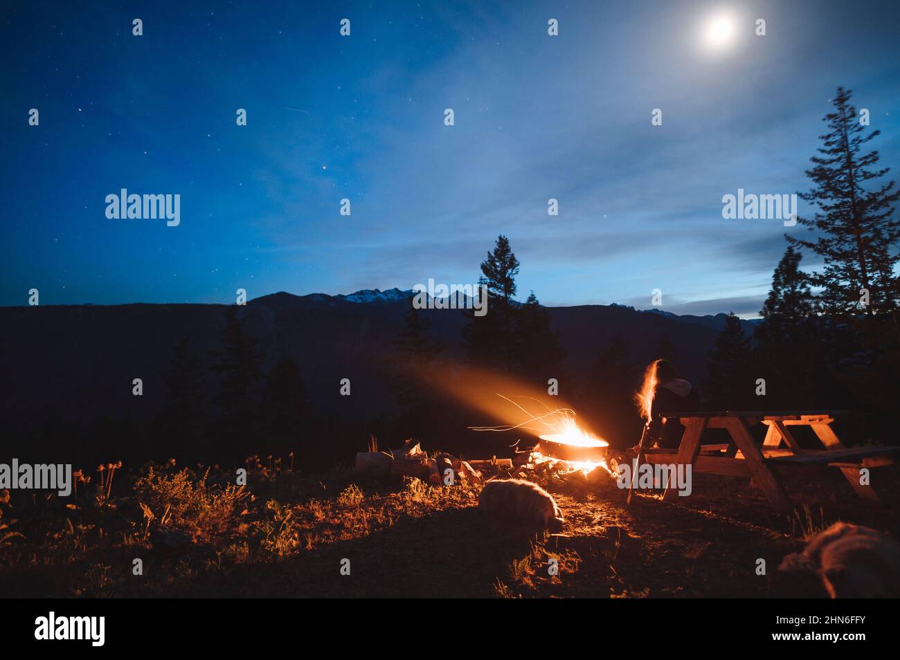Campfire 8 years old hi-res stock photography and images - Alamy