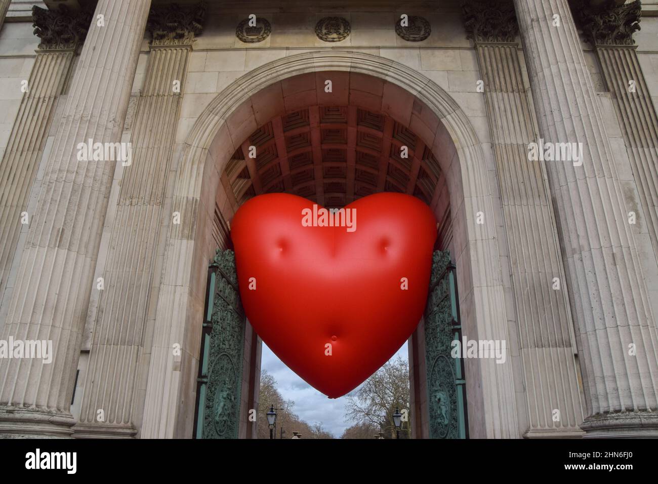 London, England, UK. 14th Feb, 2022. A giant red heart has been wedged ...