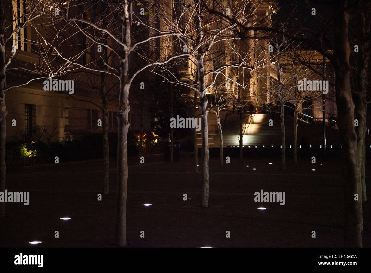 Met museum entrance hi-res stock photography and images - Alamy