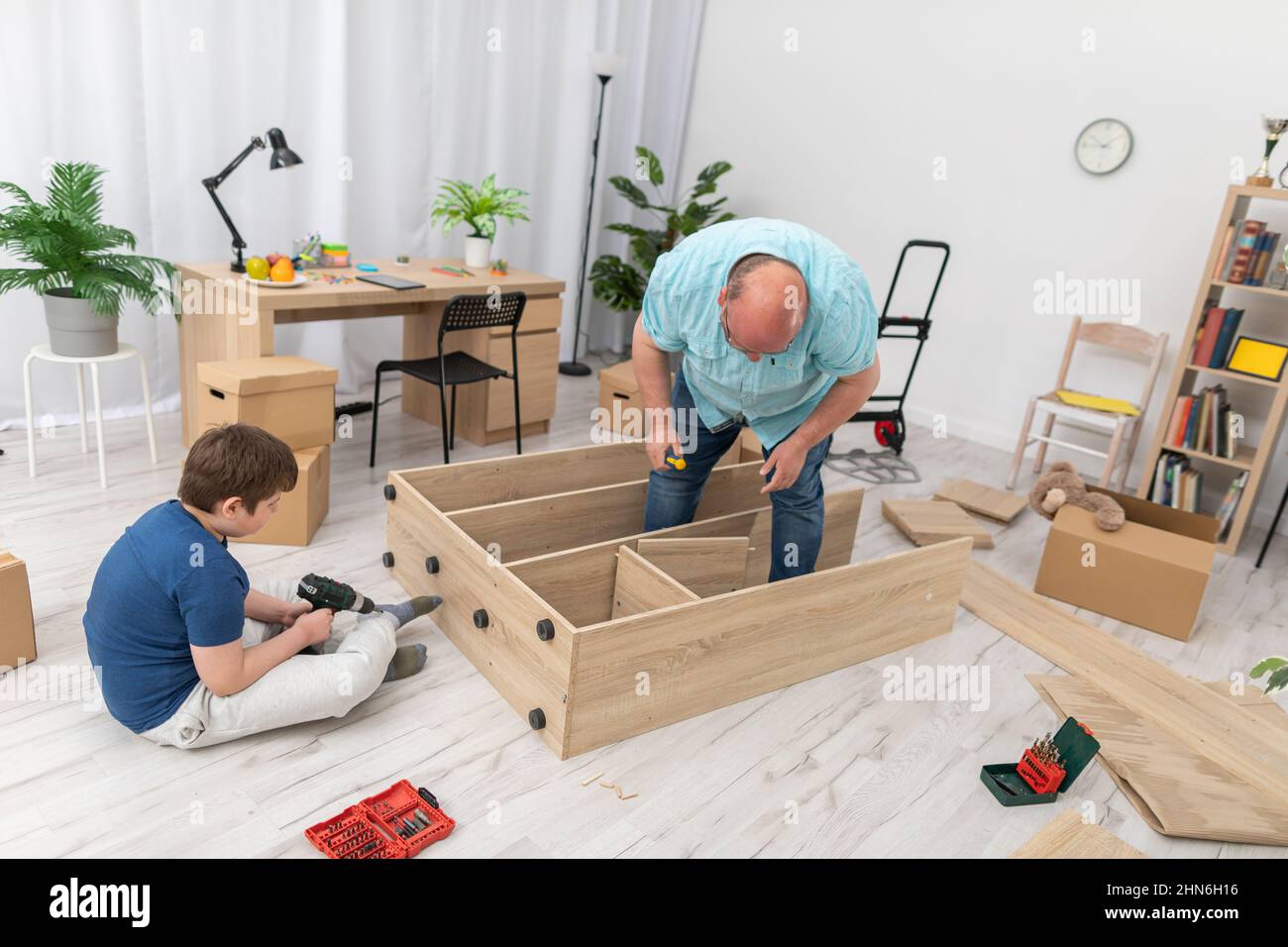 Putting together a bookcase hi-res stock photography and images - Alamy