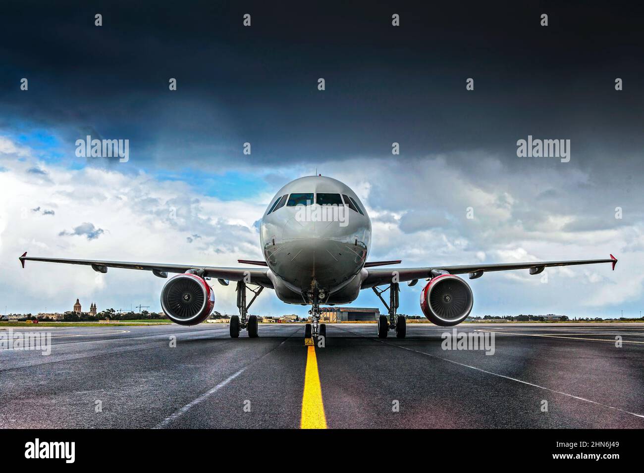 Civil aviation airliner hi-res stock photography and images - Alamy