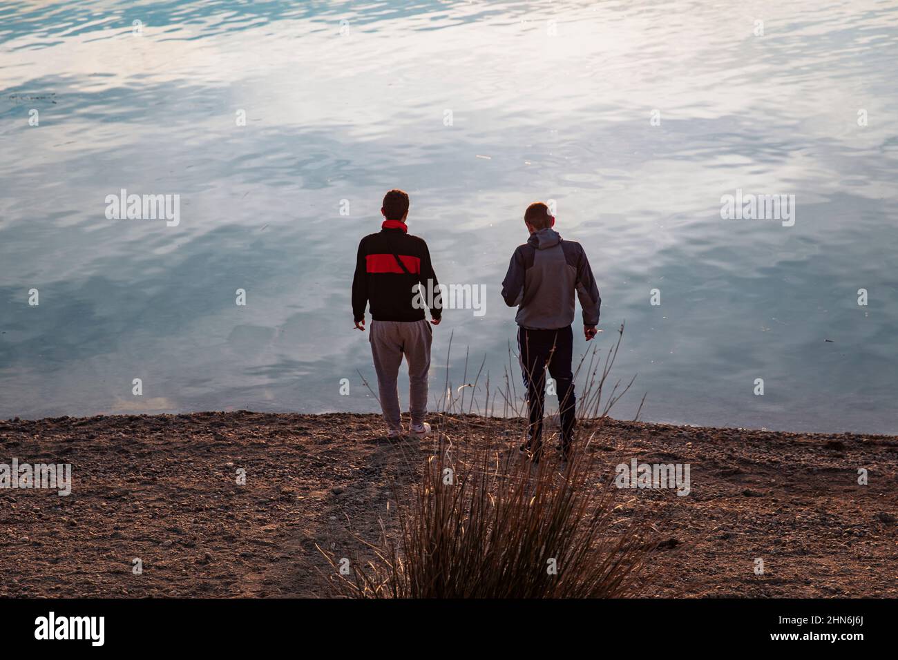 Two friends back to back hi-res stock photography and images - Alamy