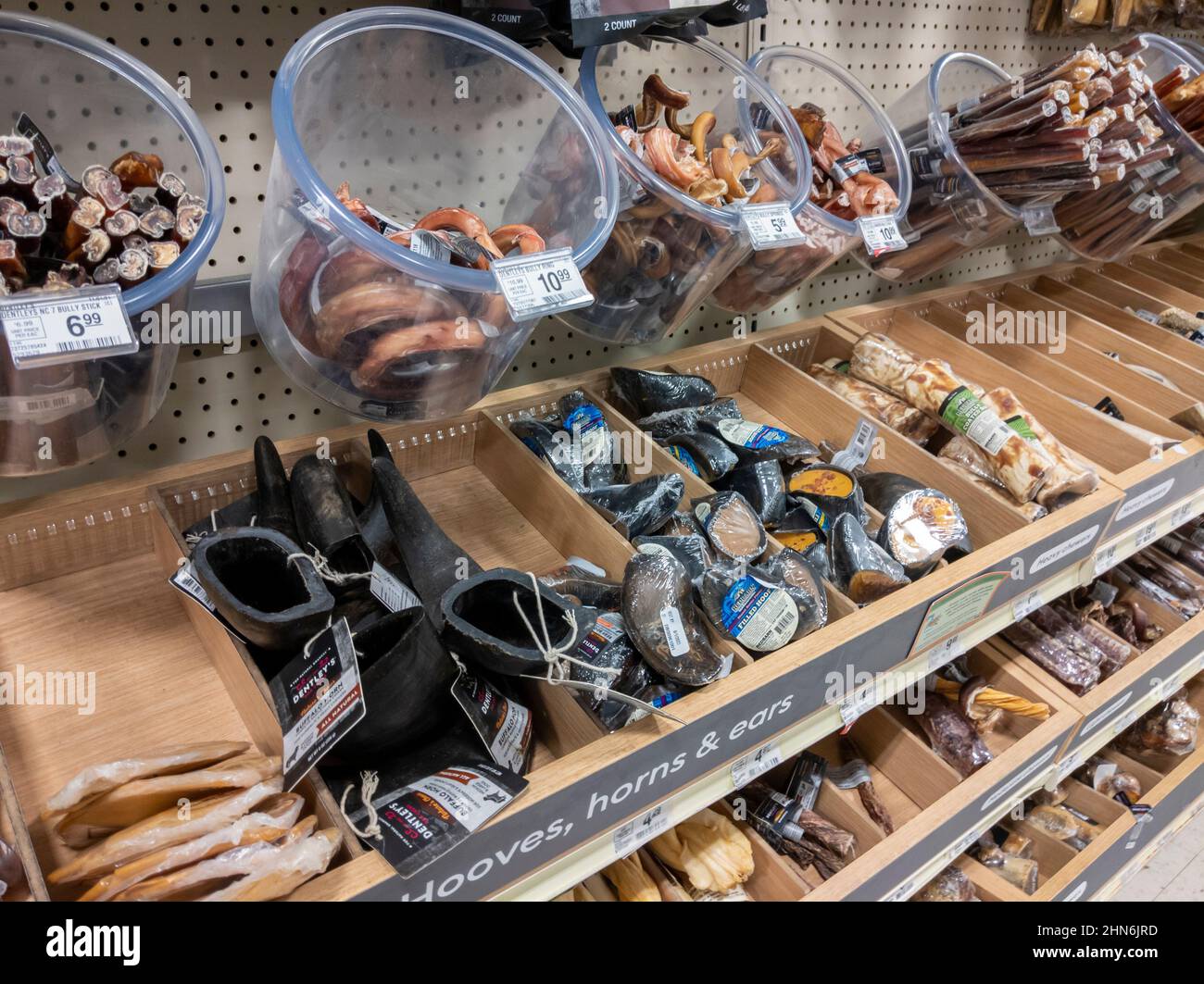 Snack aisle hi-res stock photography and images - Alamy
