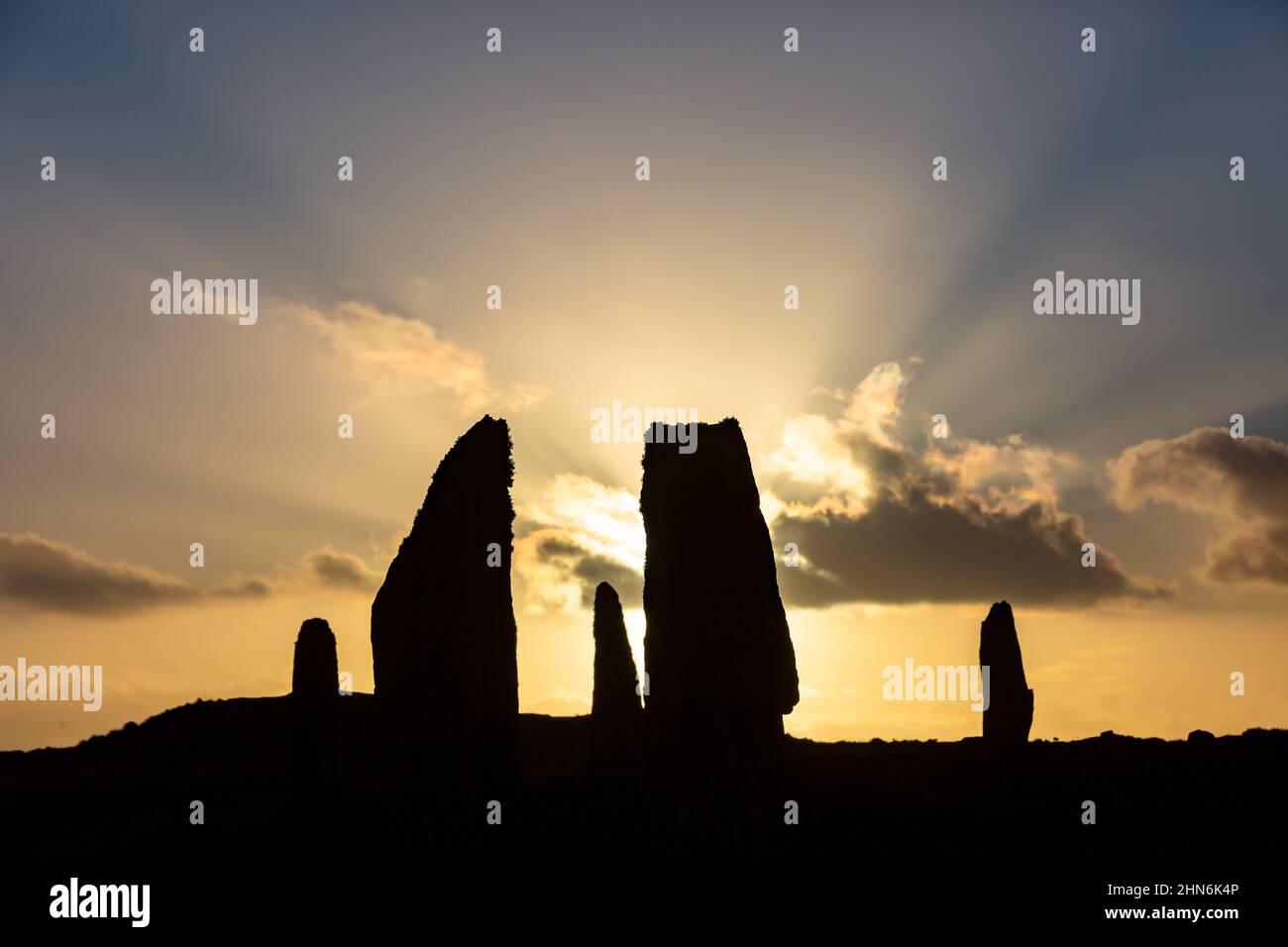 Sun behind orkney monument hi-res stock photography and images - Alamy