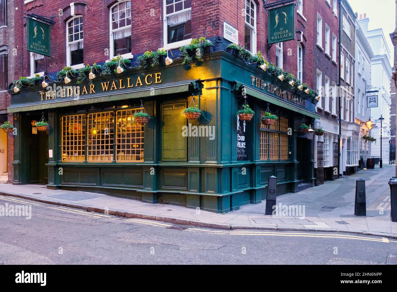 The edgar wallace pub hi-res stock photography and images - Alamy