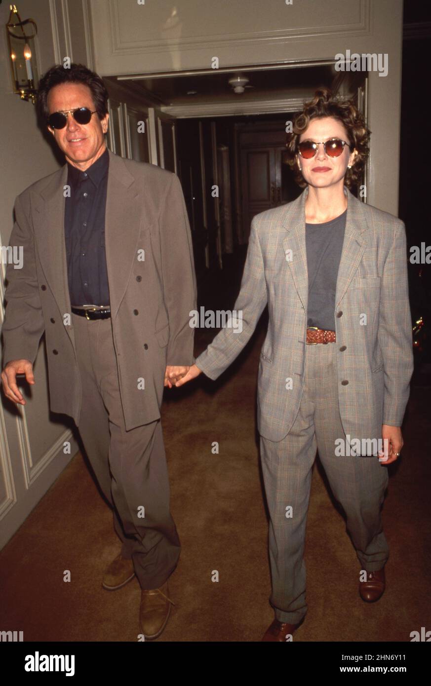 Warren beatty annette bening 1992 hi-res stock photography and images ...