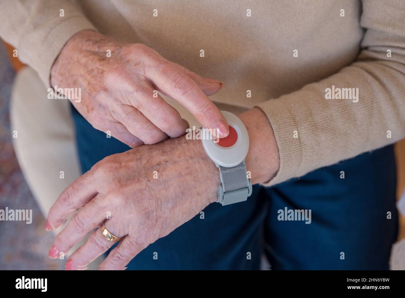 Old ambulance hi-res stock photography and images - Alamy