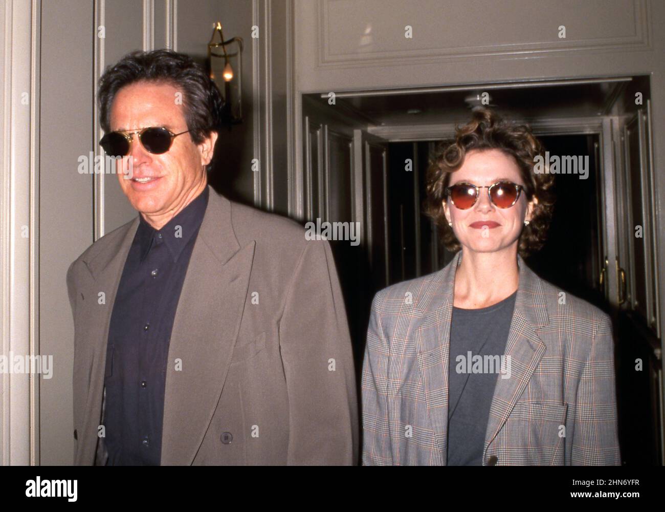 Warren beatty annette bening 1992 hi-res stock photography and images ...