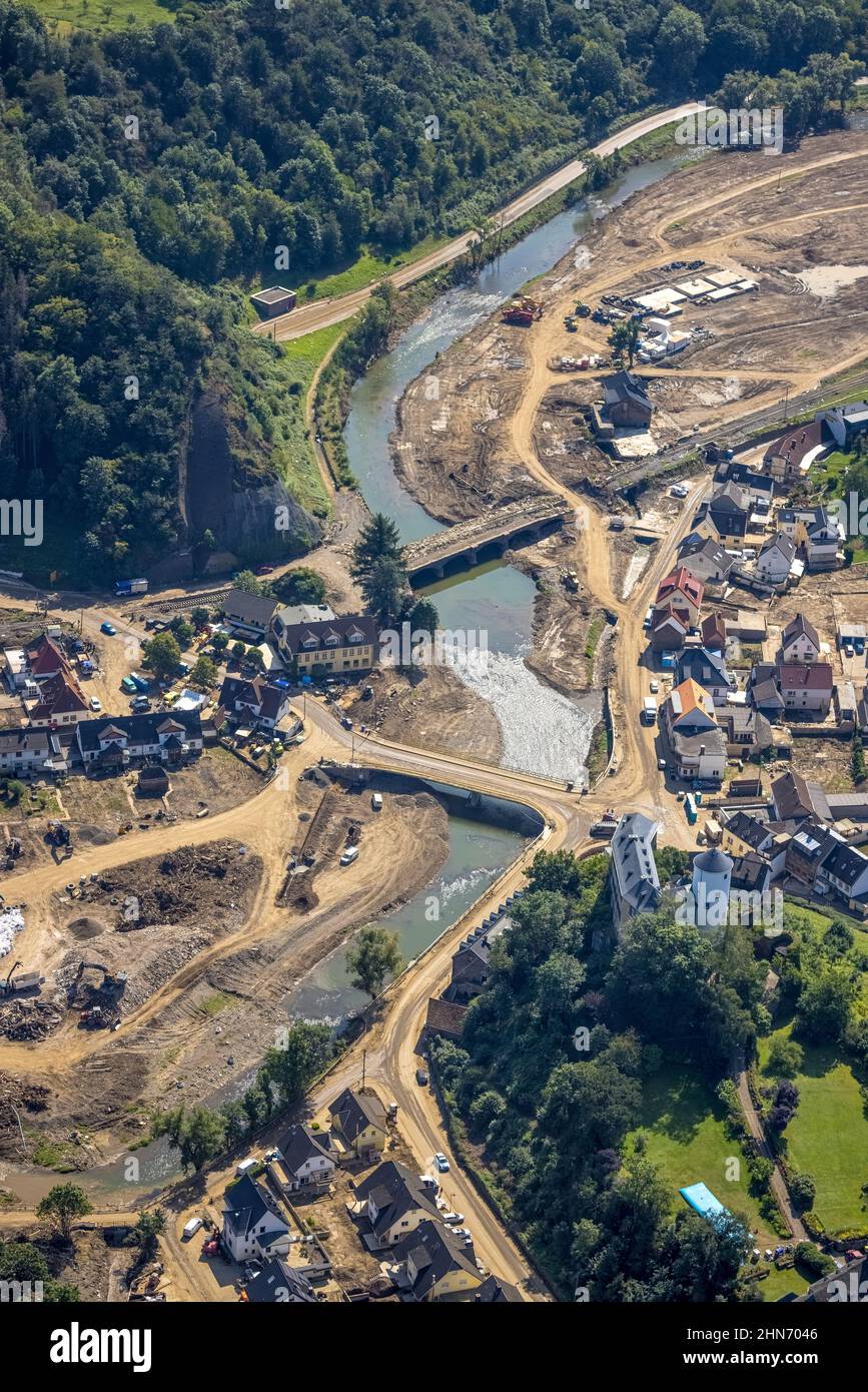 Destroyed bridges hi-res stock photography and images - Alamy