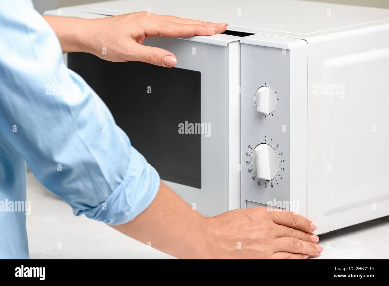 Opening microwave oven door hi-res stock photography and images - Alamy