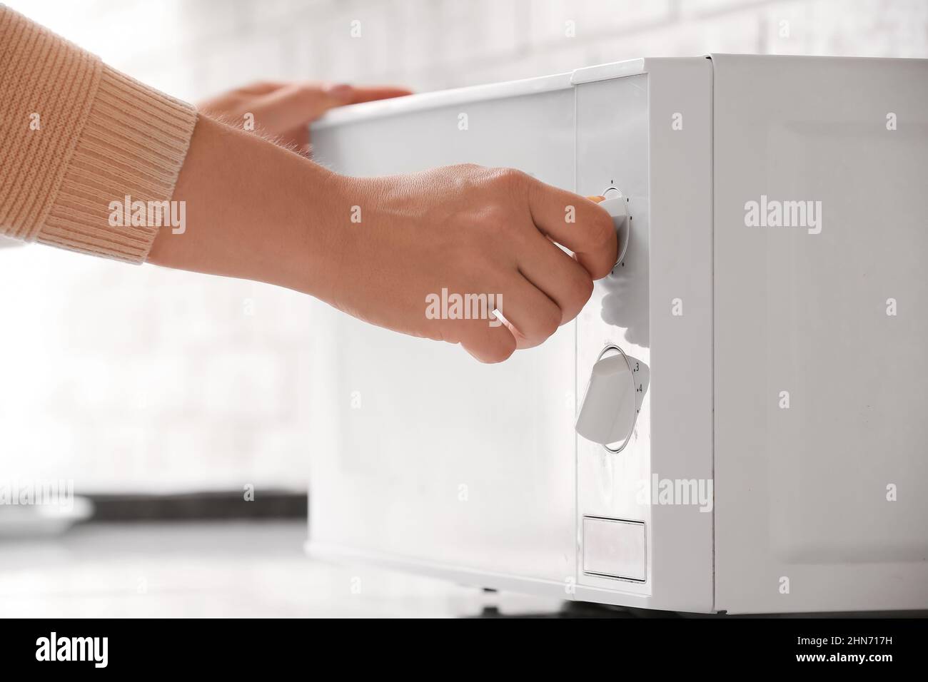 Using microwave oven hi-res stock photography and images - Alamy