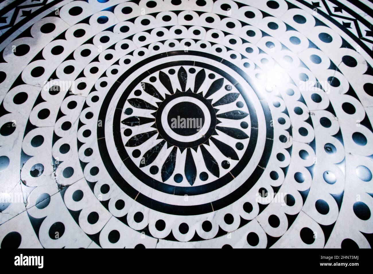 Symmetrical mosaic ceiling hi-res stock photography and images - Alamy