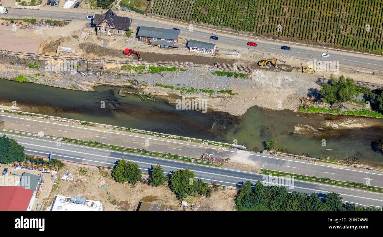 Uberschwemmungsgebiet am fluss ahr und bahngleisarbeiten am bahnhof ...