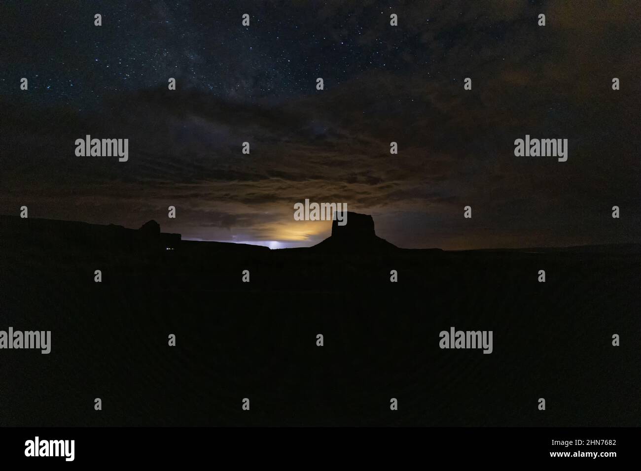 Monument valley night sky hi-res stock photography and images - Alamy