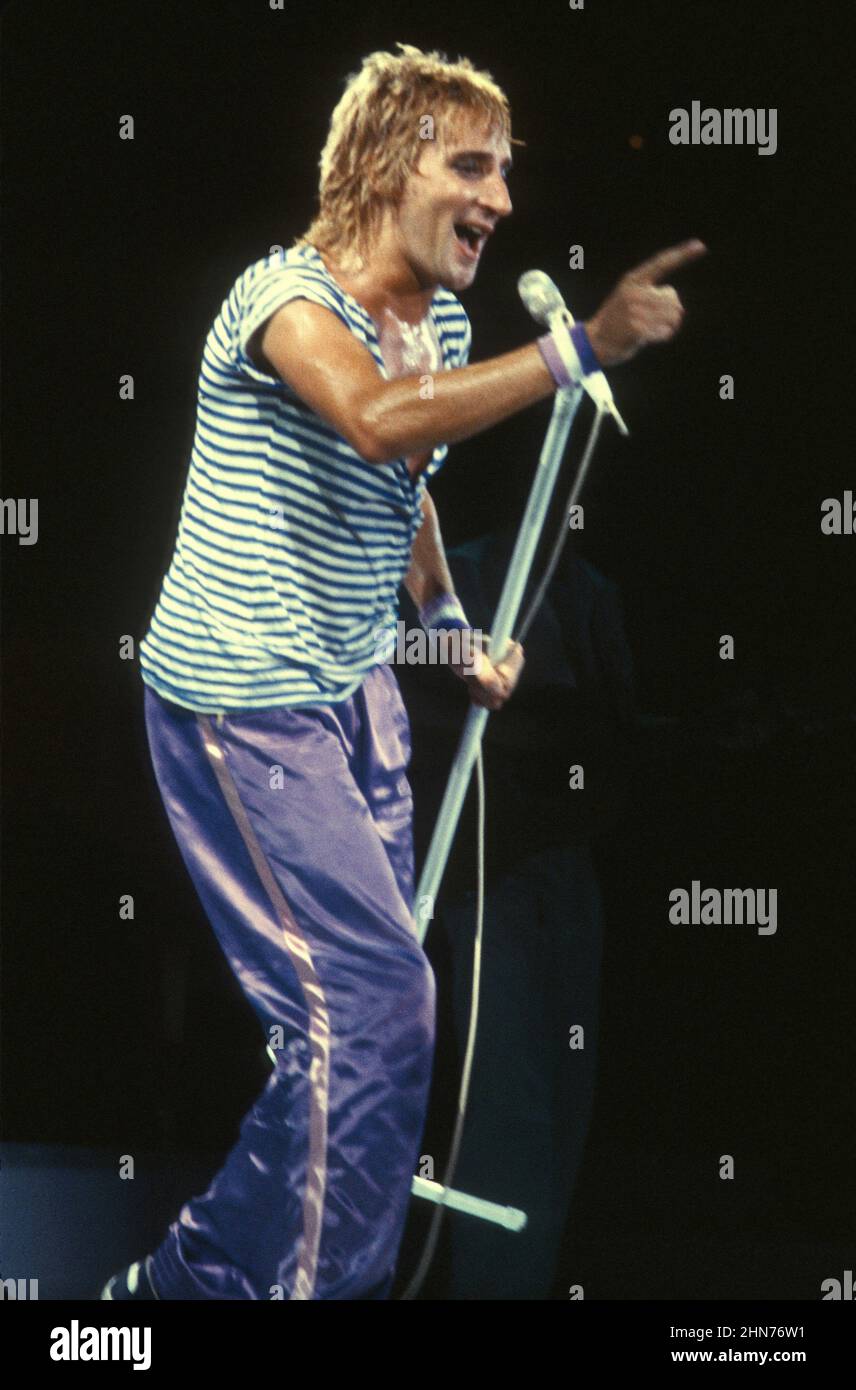 LOS ANGELES, CA - OCTOBER 04: Rod Stewart performing in Concert circa ...