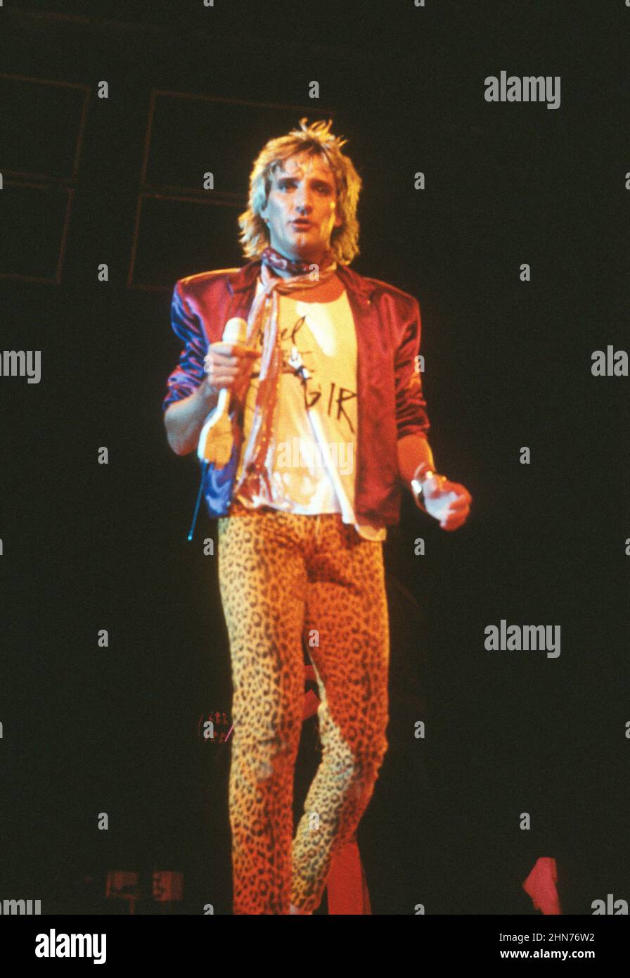Rod stewart 1980s hi-res stock photography and images - Alamy
